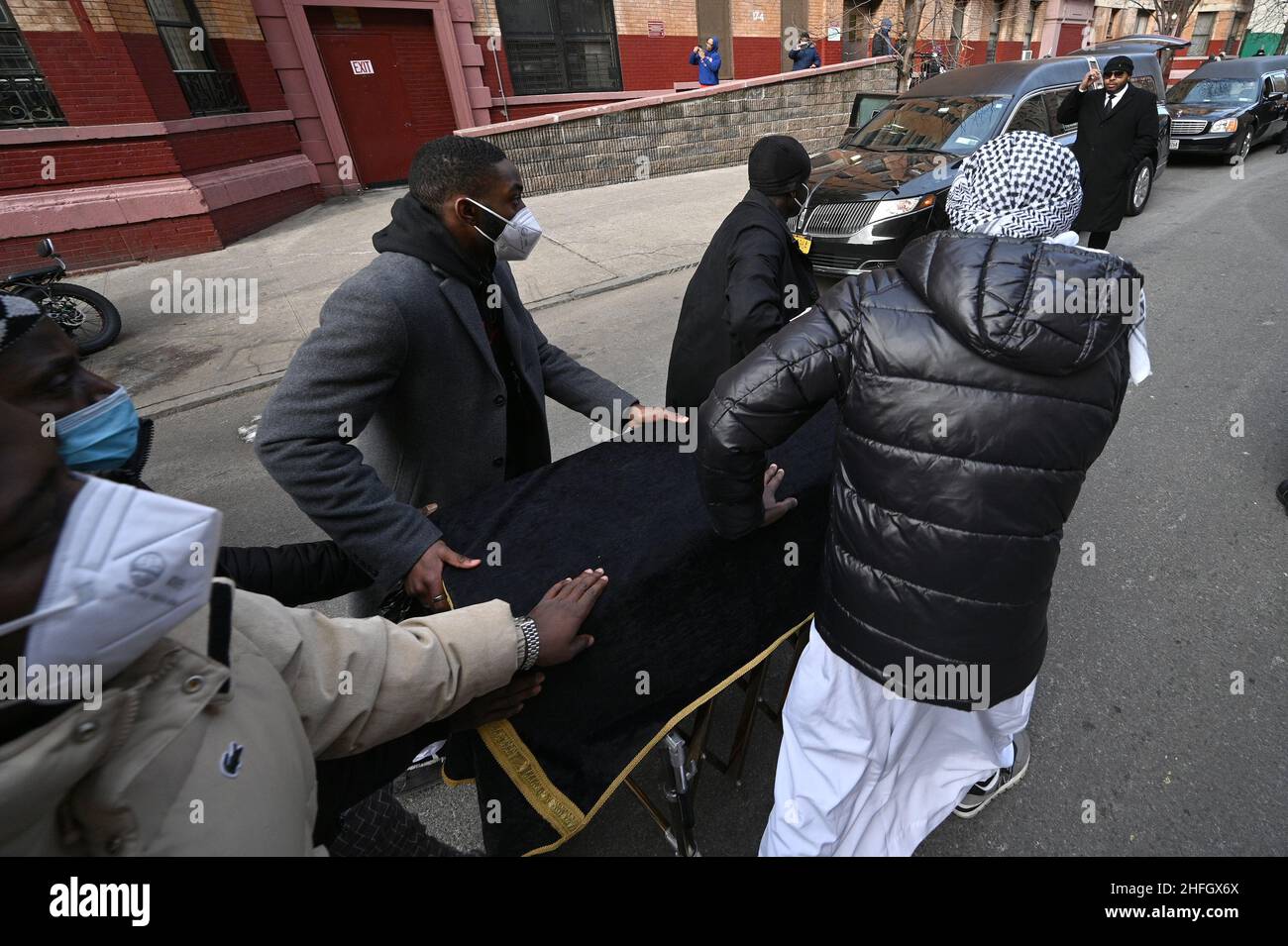 New York, USA. 16th Jan, 2022. Volunteers help move a casket to a ...