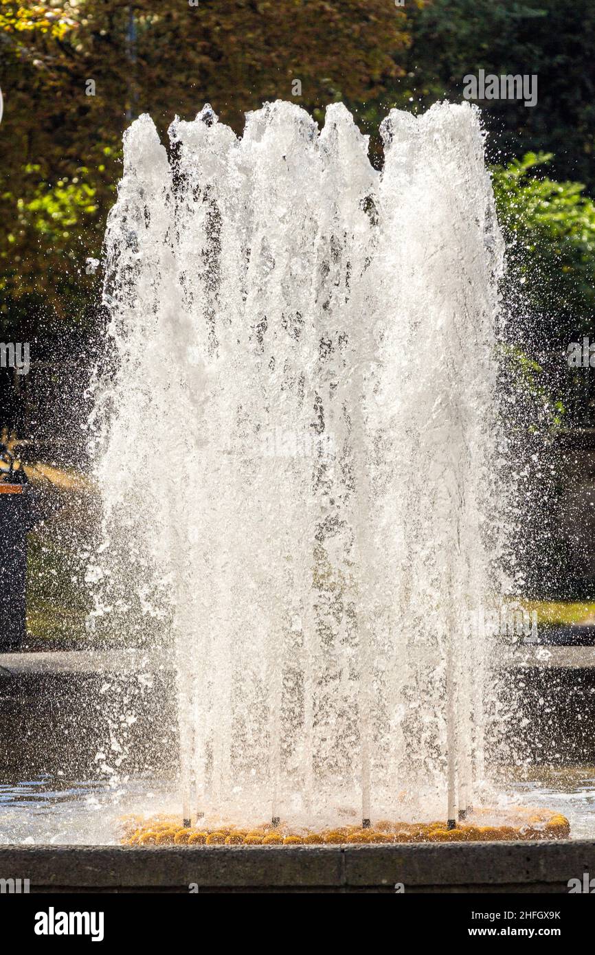 Fountain in sun hi-res stock photography and images - Alamy