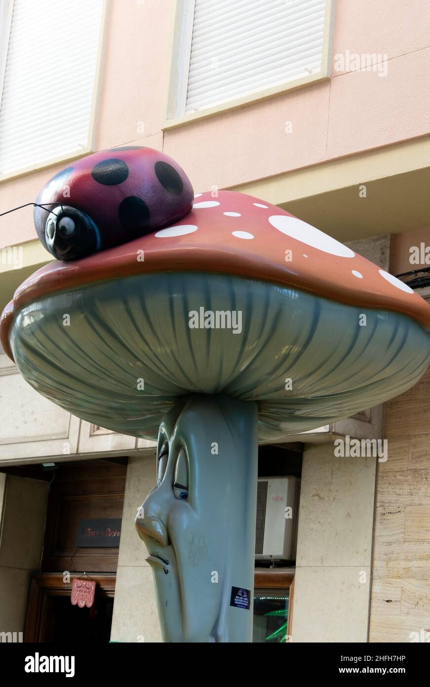 The famous “Mushroom Street”, a different place to visit in Alicante ...