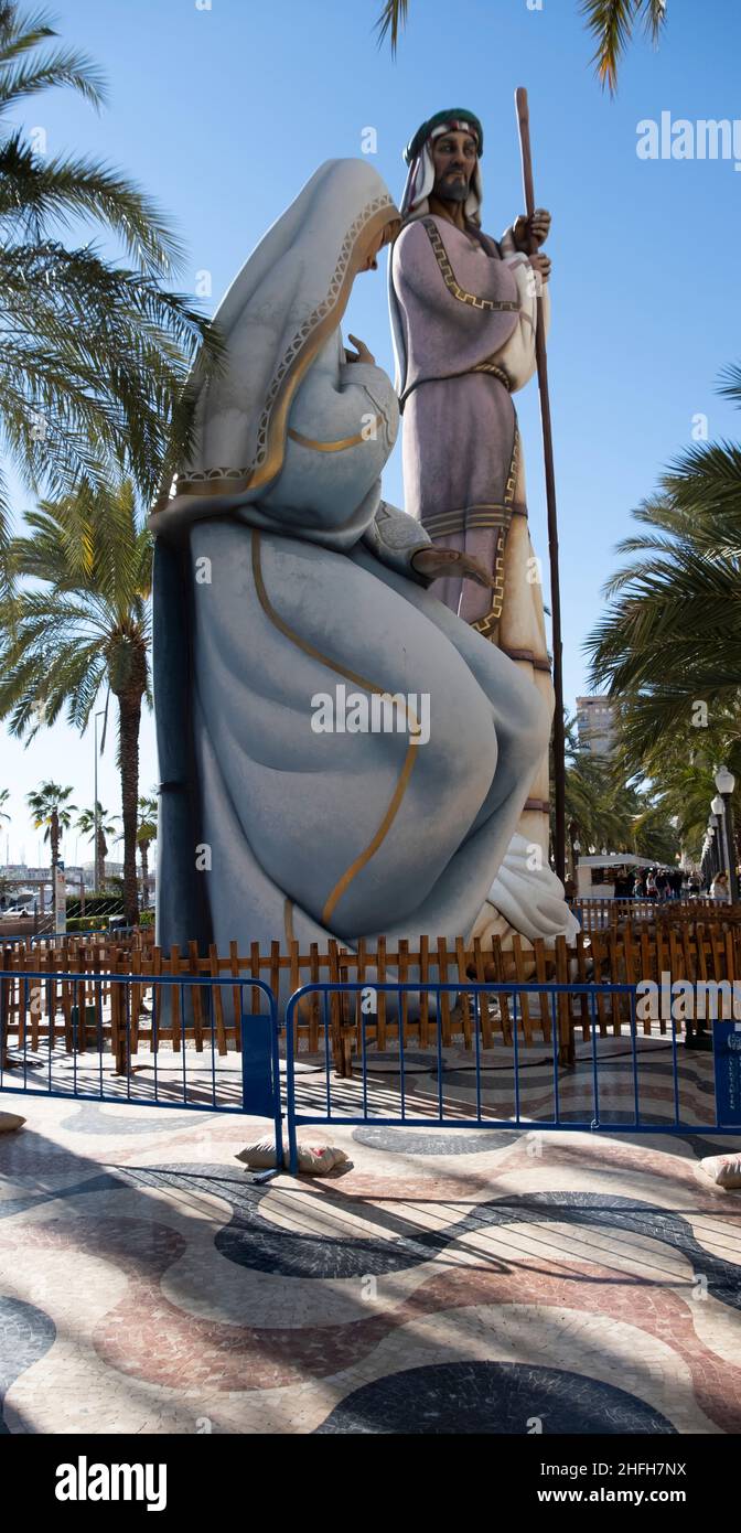 Giant statues for christmas hi-res stock photography and images - Alamy