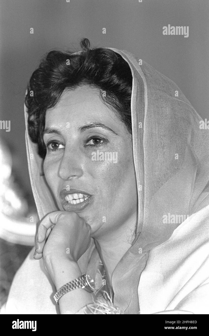Benazir bhutto hi-res stock photography and images - Alamy