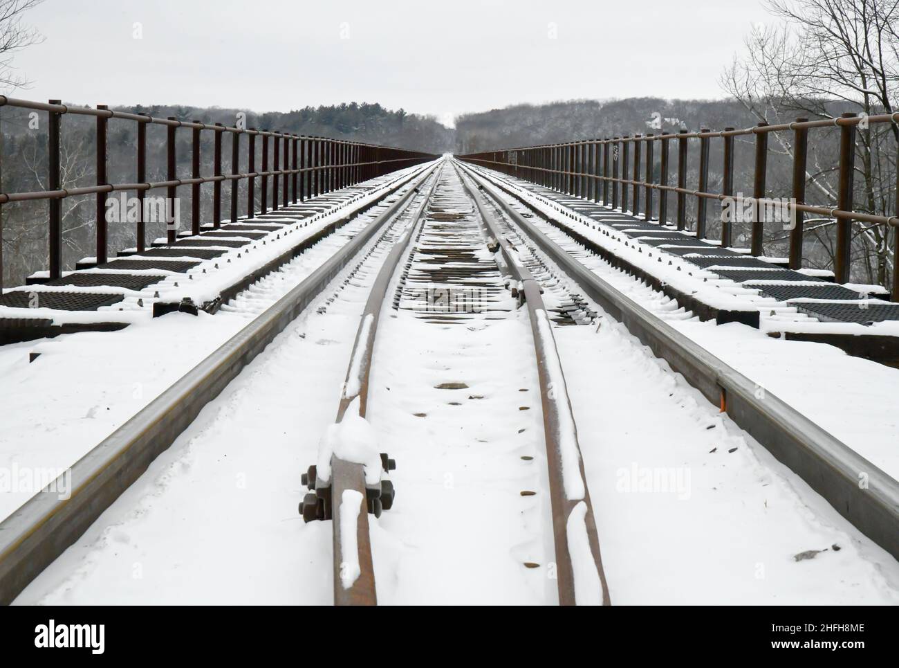 Railroad bridge point view hi-res stock photography and images - Alamy