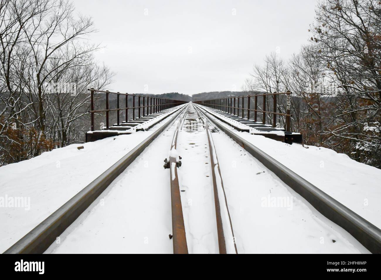Snow covered railway lines hi-res stock photography and images - Alamy