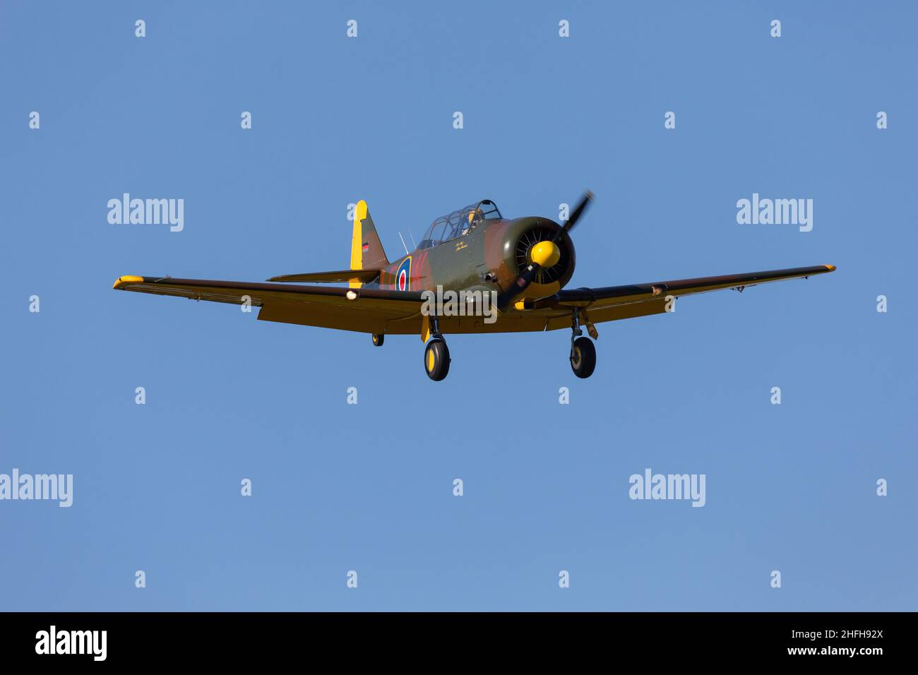 an old plane in flight Stock Photo - Alamy