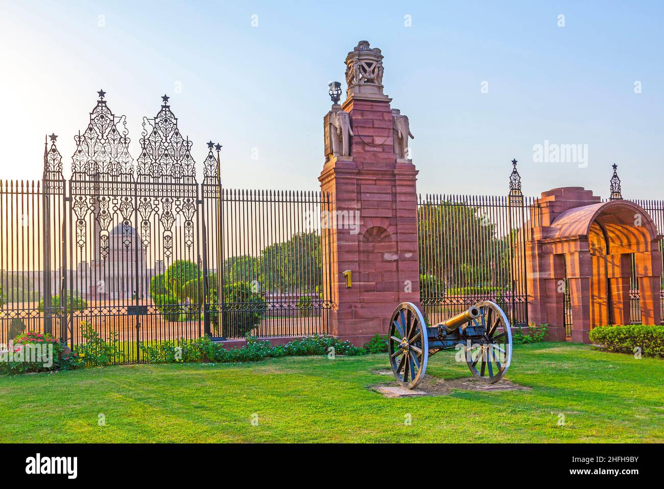 India parliament entrance hi-res stock photography and images - Alamy
