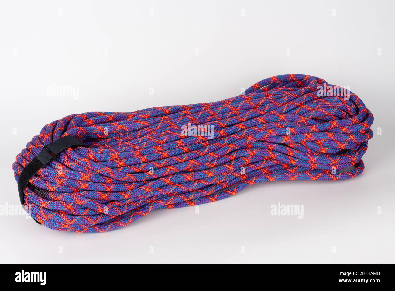 Violet dynamic single rope for sport climbing and traditional climbing ...