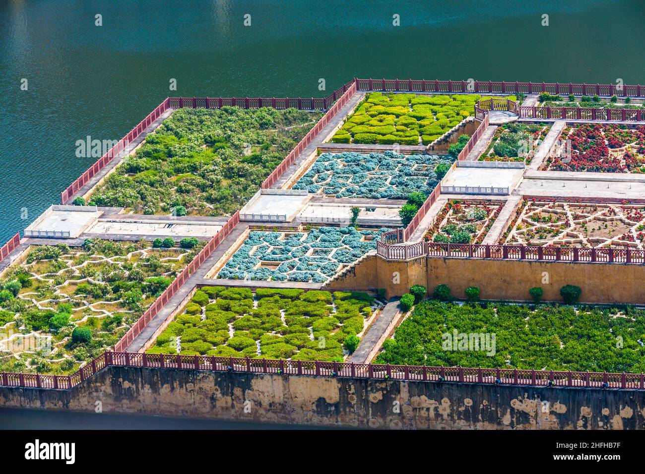 Maota Lake and Gardens of Amber Fort in Jaipur, Rajasthan, India Stock ...