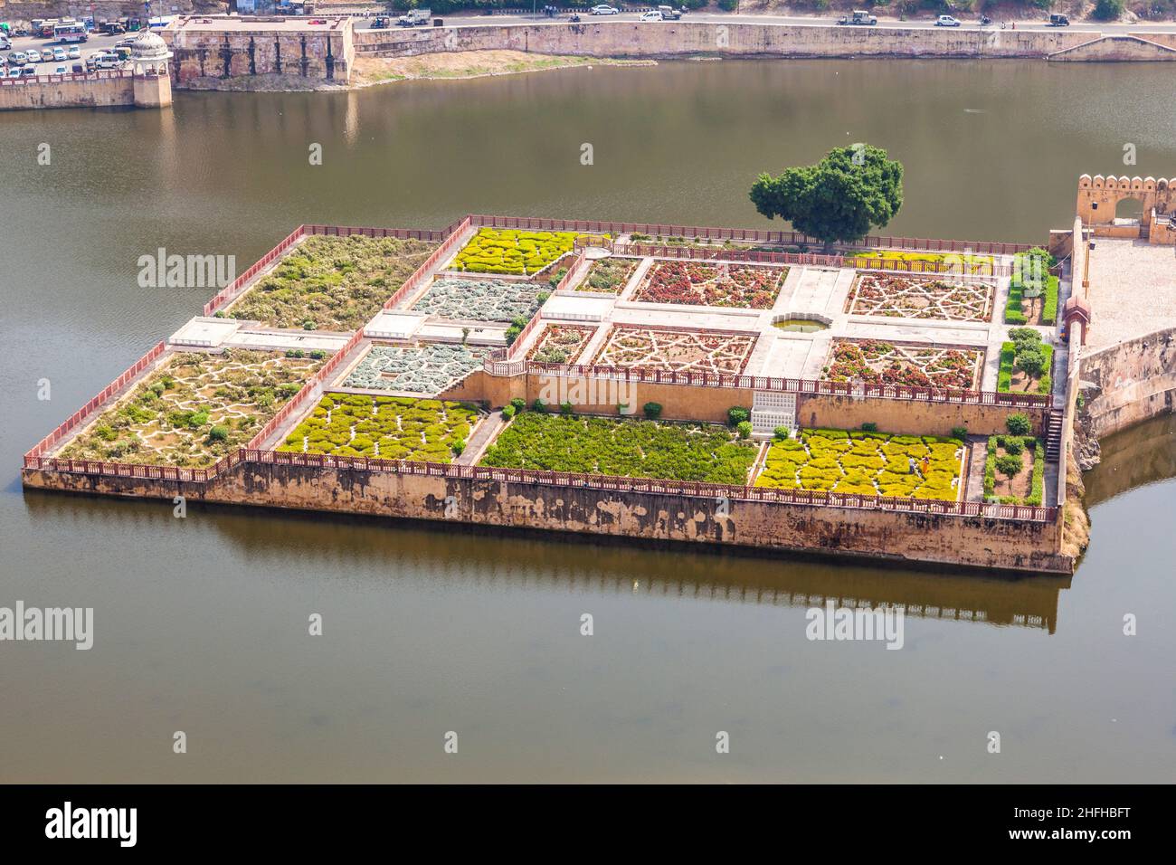 Maota Lake and Gardens of Amber Fort in Jaipur, Rajasthan, India Stock ...