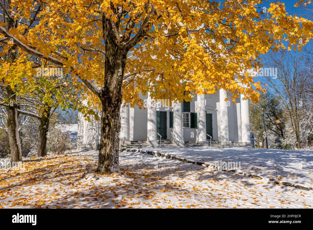 An early snow storm left a dusting of snow on the Town Common in ...