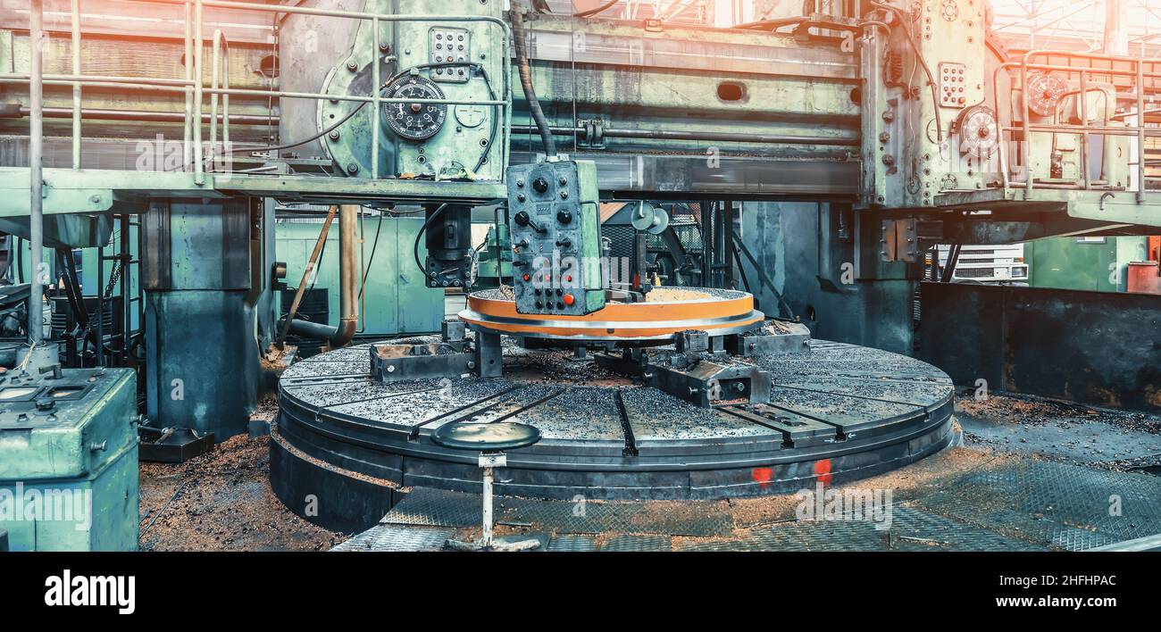 Large precision machine lathe hi-res stock photography and images - Alamy