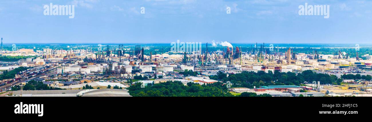 view from Baton Rouge to the oil refineries in direction La Planta ...