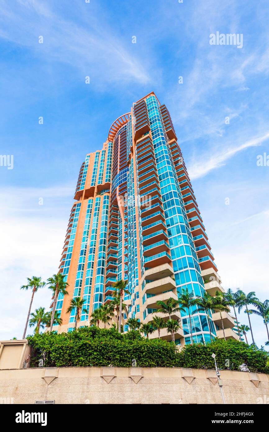 High rise building seaside hi-res stock photography and images - Alamy