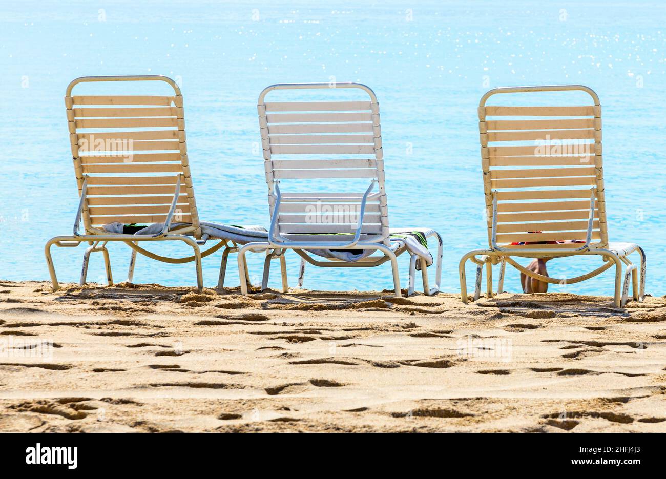 Row three beach chairs hi-res stock photography and images - Alamy
