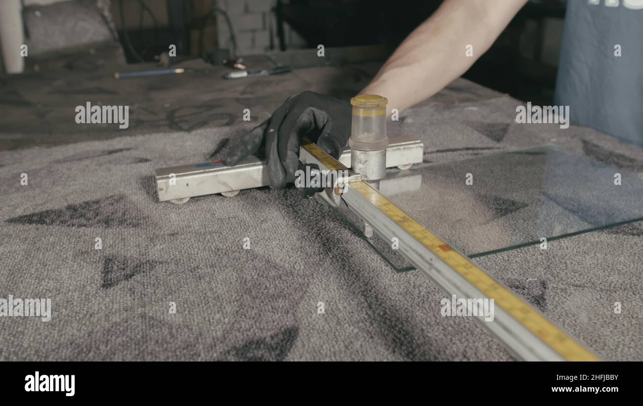 Glass cutting and processing for fireplace doors. Circular glass cutter ...