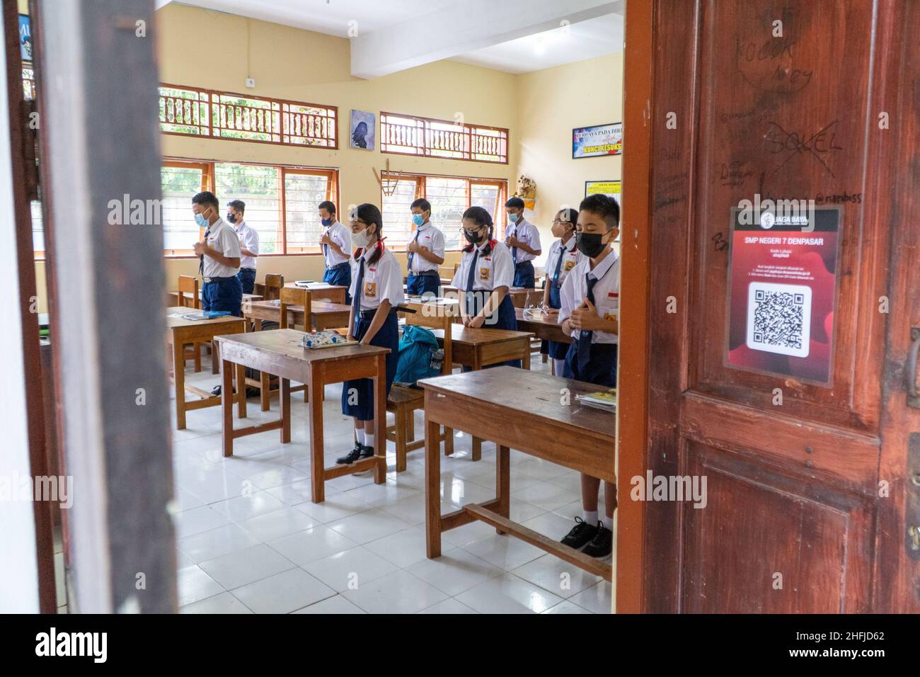 School children classroom indonesia hi-res stock photography and images ...
