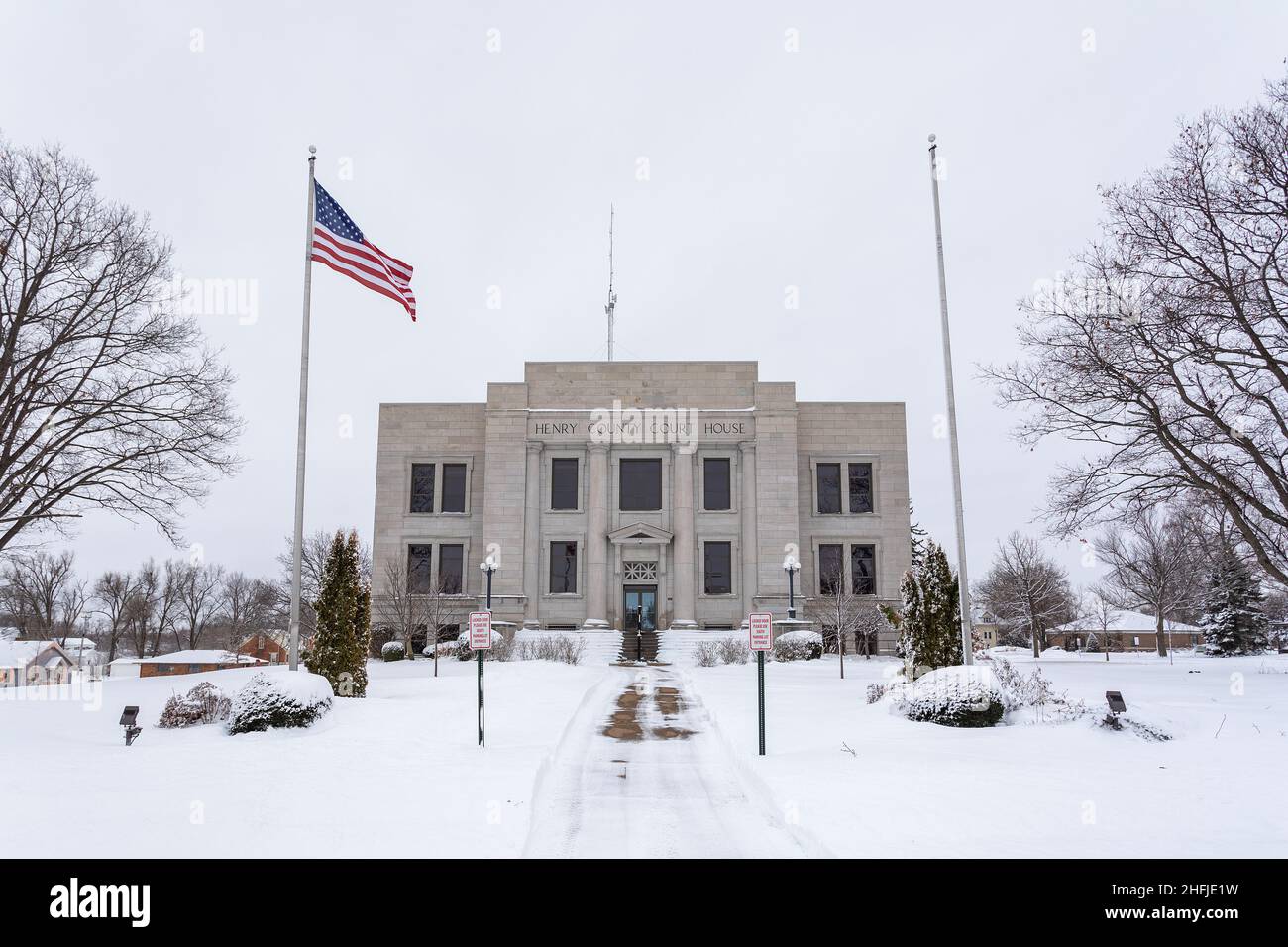 Henry County Courthouse in Mount Pleasant, Iowa in winter Stock Photo ...