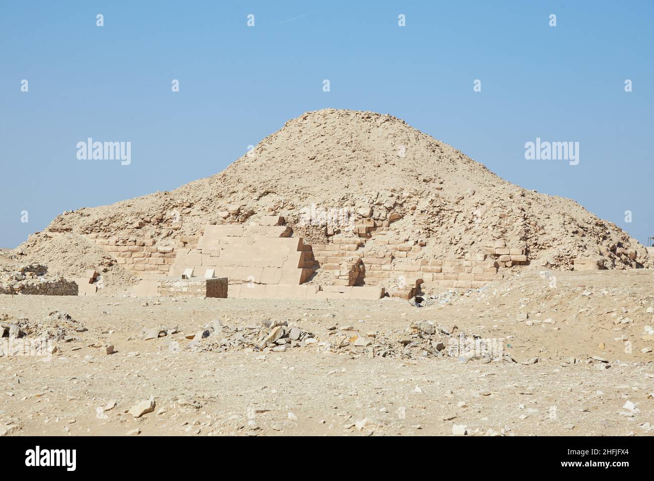 The Pyramid of Unas at Saqqara, known for the Pyramid Texts Stock Photo ...