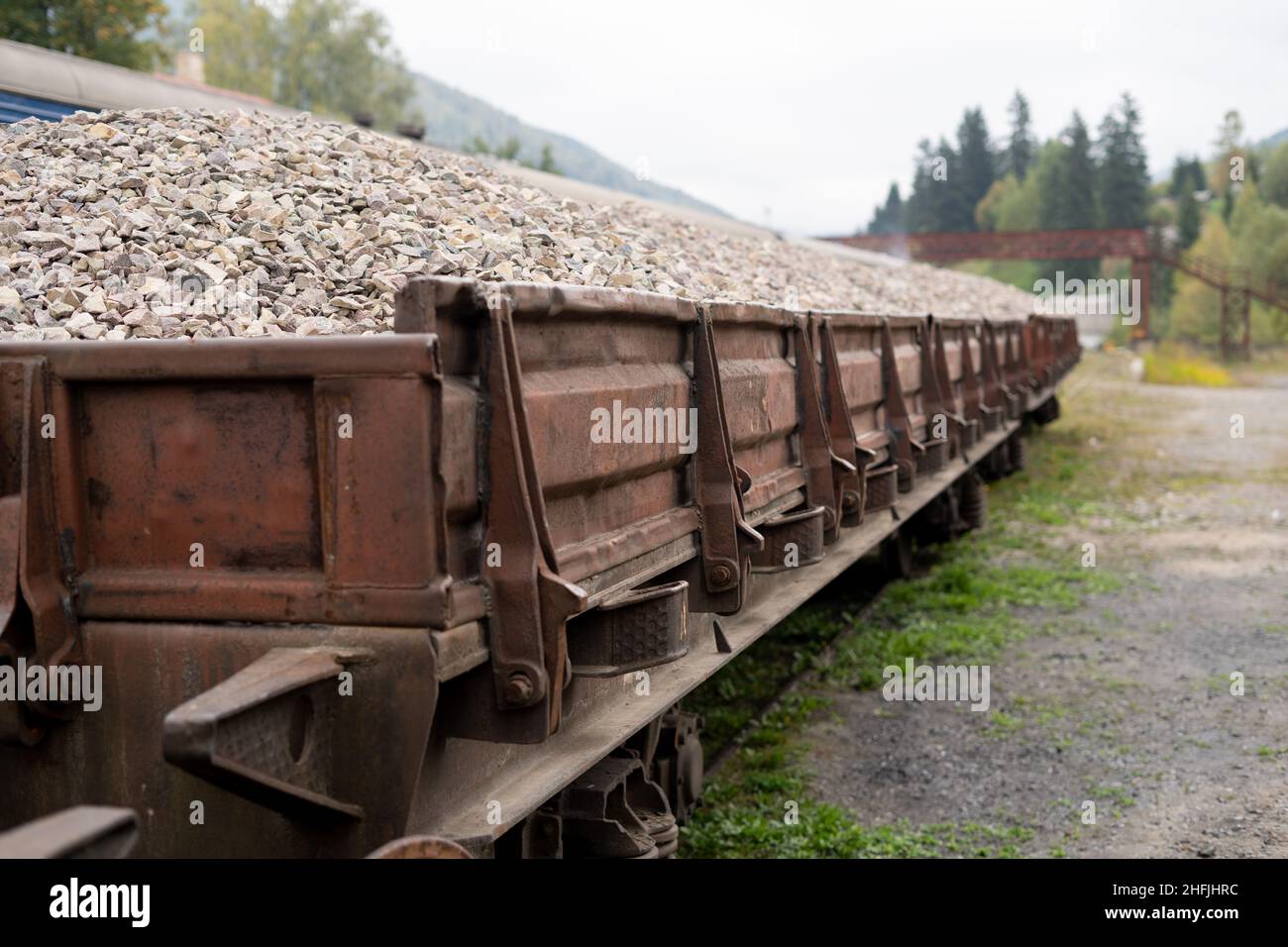 Freight train carrying gravel hi-res stock photography and images - Alamy