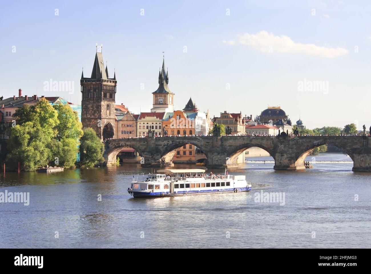 Charles Bridge (Karluv Most) and Vltava river, Prague, Czech Republic ...