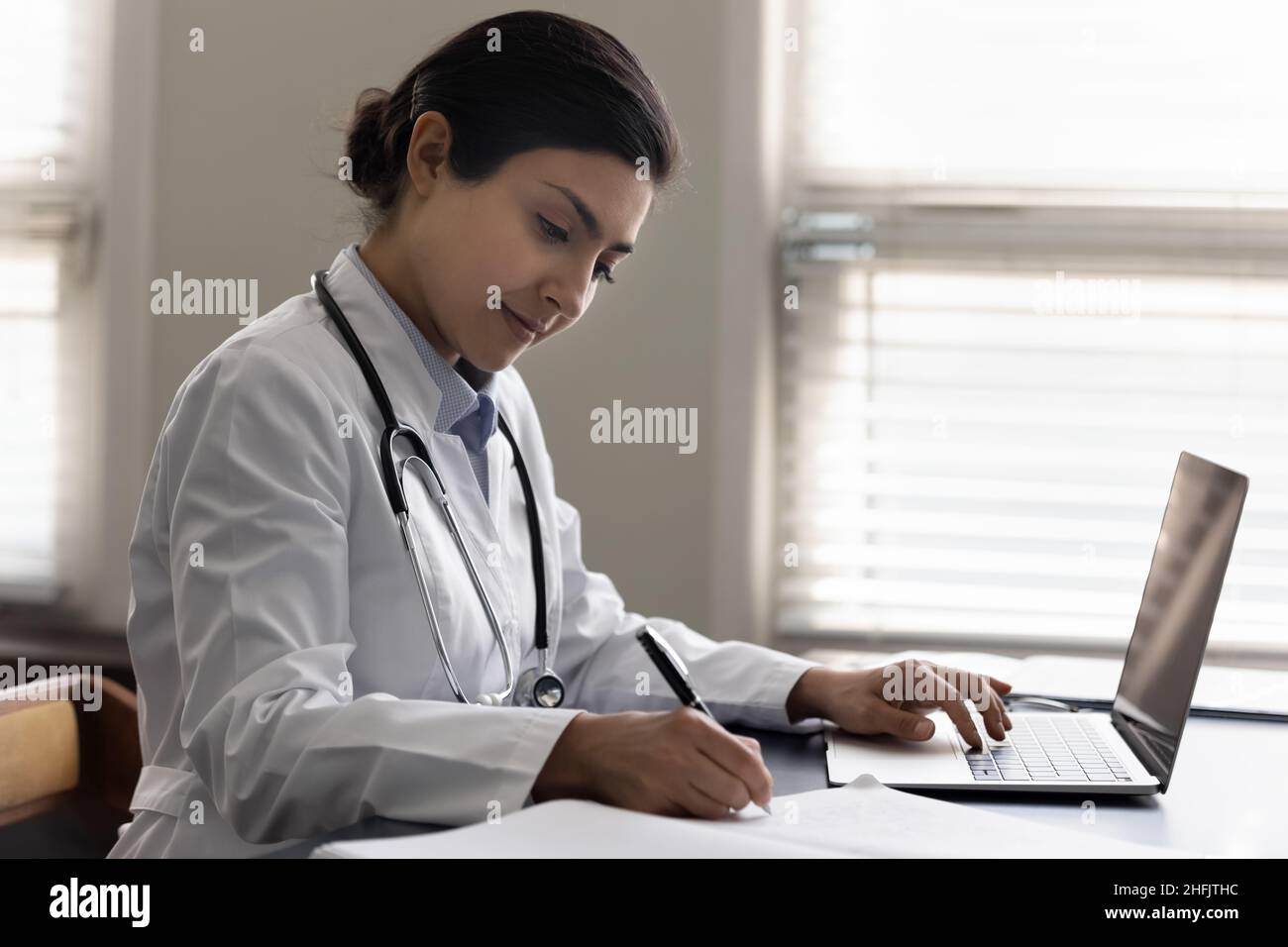 Clinician computer hi-res stock photography and images - Alamy