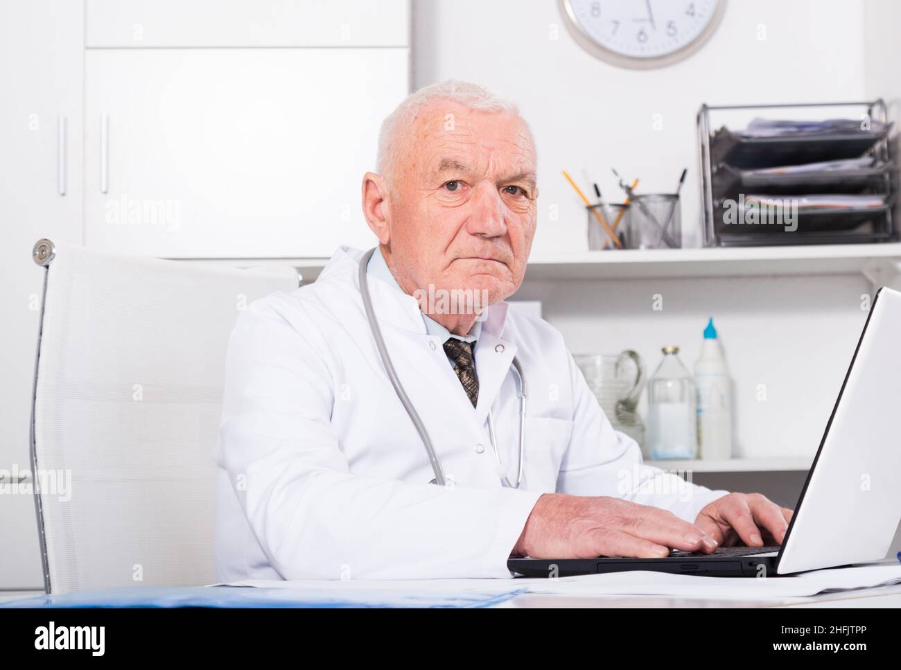 Doctor ready for patients Stock Photo - Alamy