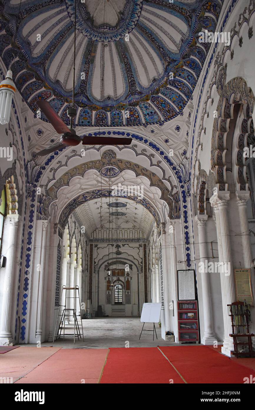 Beautiful interior of Jama Masjid built by Nawab Mohammad Ali Shah ...