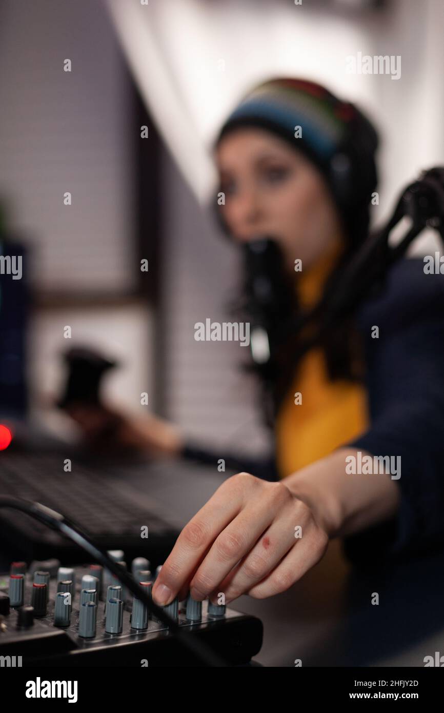 Broadcast graphics hi-res stock photography and images - Alamy