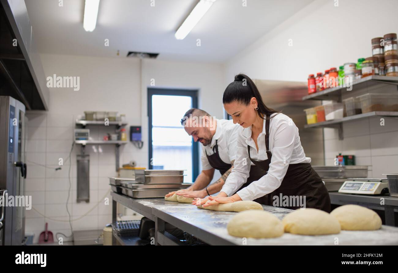 Man woman restaurant work hi-res stock photography and images - Alamy