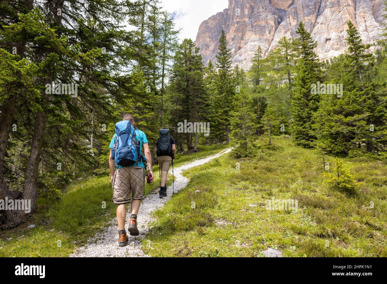 People hiking on mountain hi-res stock photography and images - Alamy