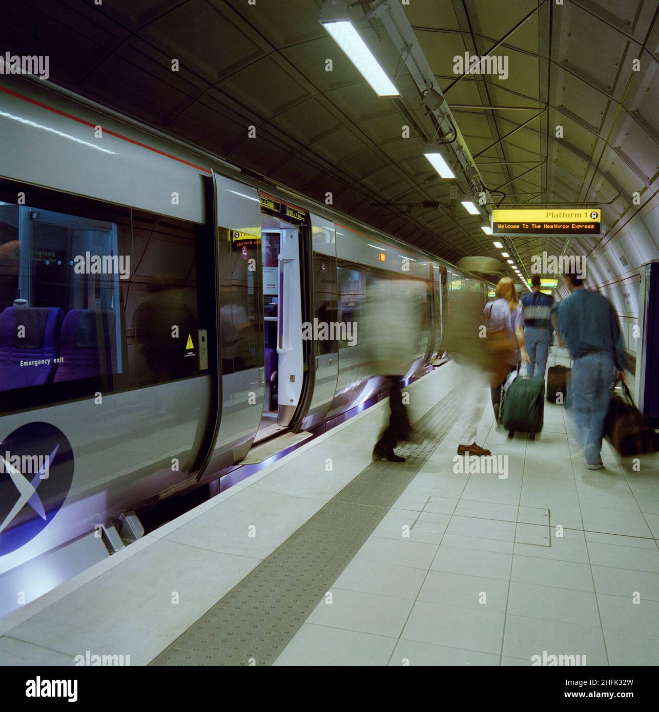 Heathrow Airport, Heathrow, Hillingdon, London, 29/07/1998. Passengers ...