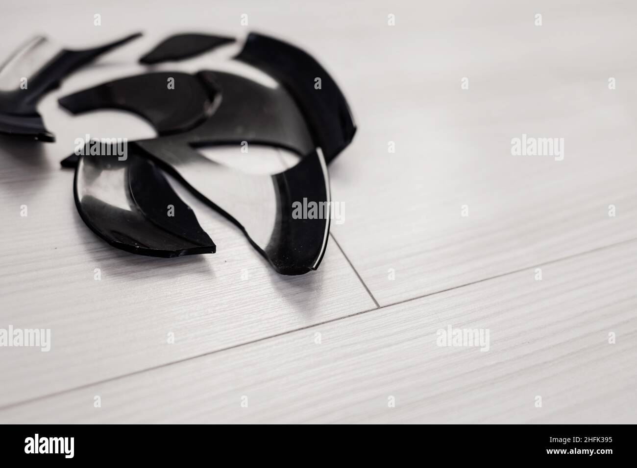 Broken plate restaurant hi-res stock photography and images - Alamy