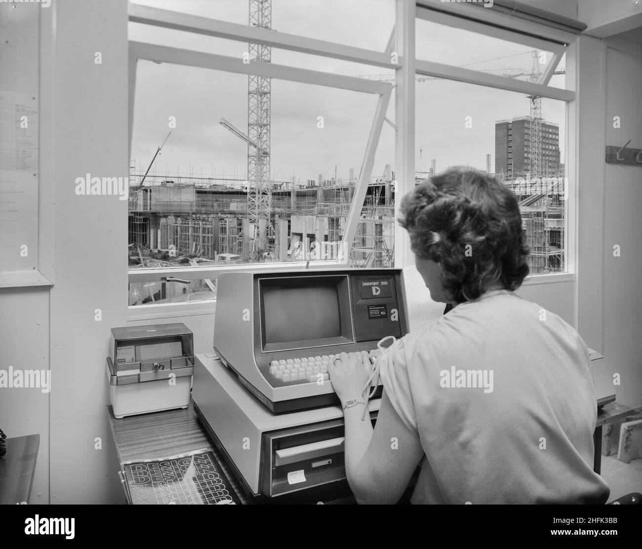 Female office worker 1980s hi-res stock photography and images - Alamy