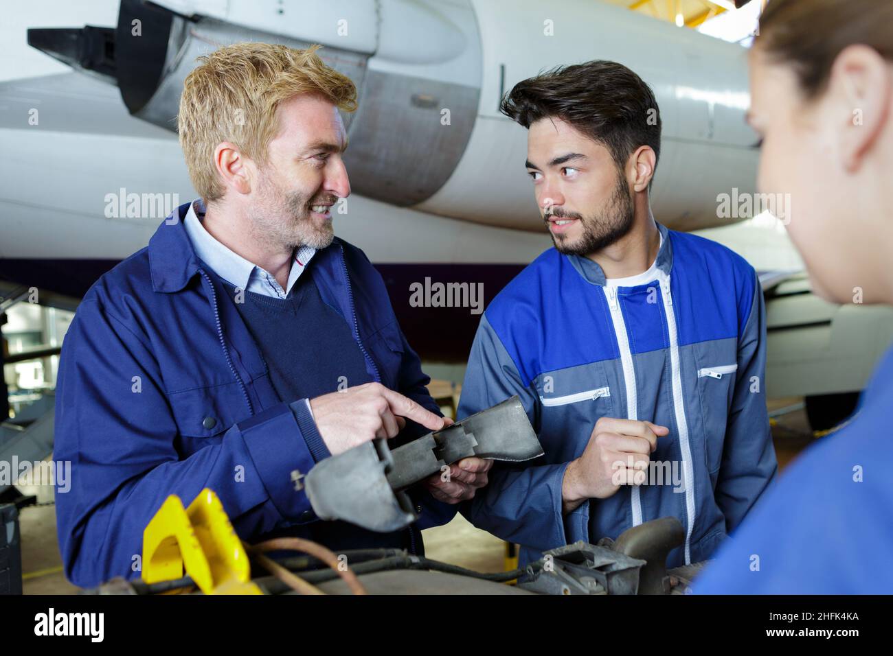 team of workers assembling an aircraft Stock Photo - Alamy team of workers assembling an aircraft Stock Photo - Alamy
