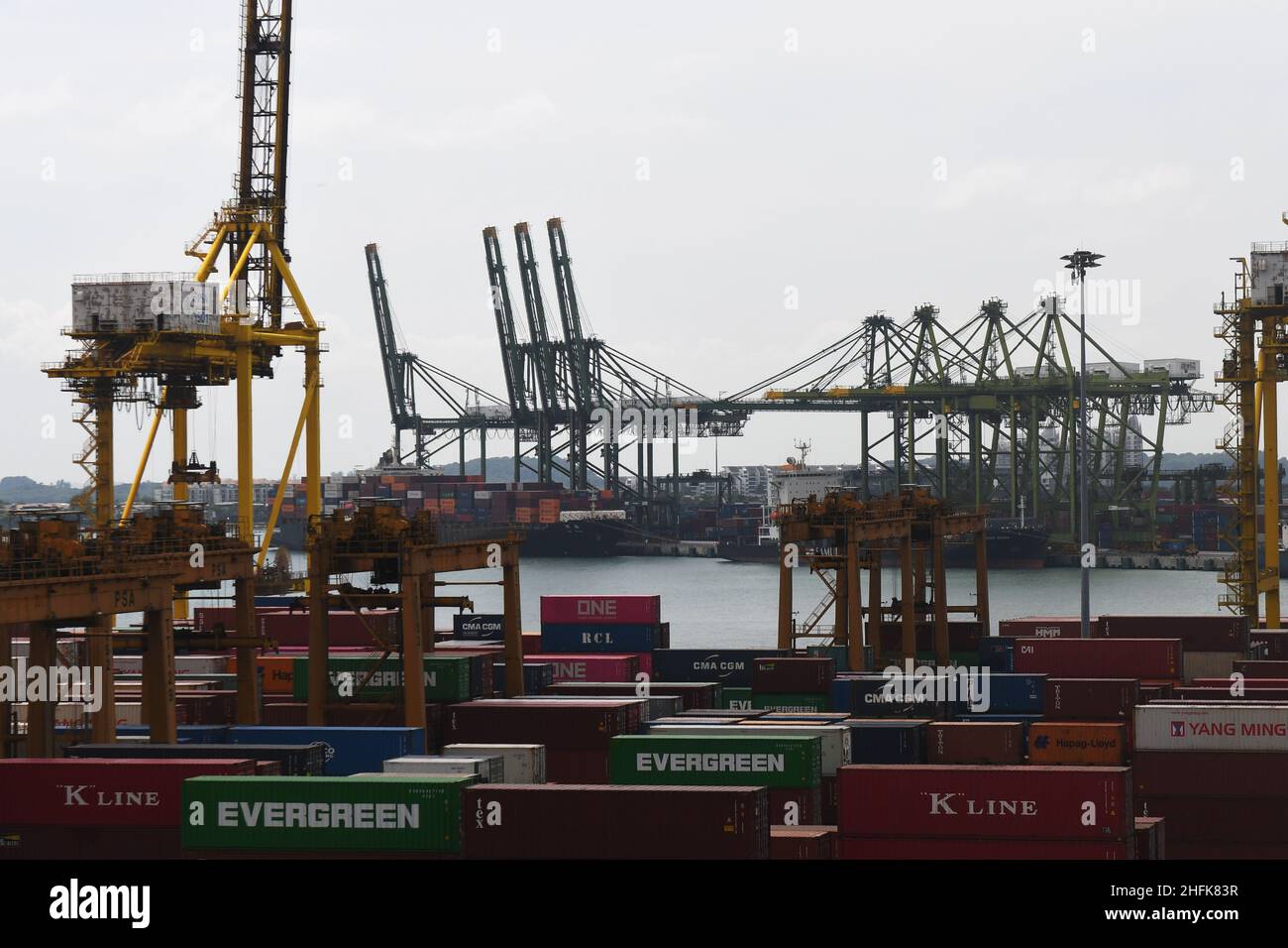 Singapore. 10th Jan, 2022. Photo taken on Jan. 10, 2022 shows port ...