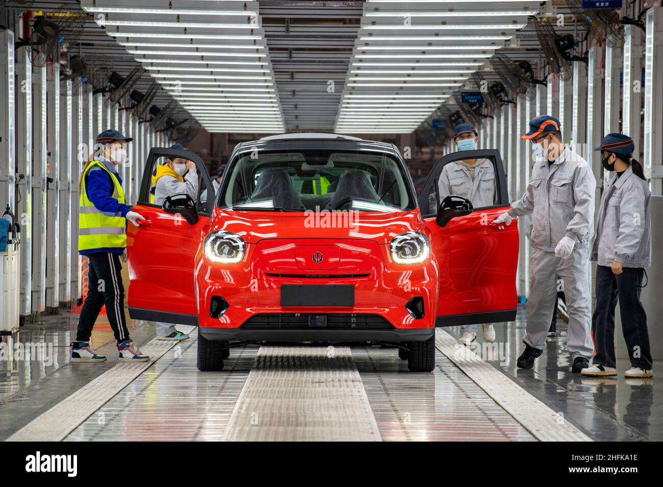 Energy vehicle assembly workshop hi-res stock photography and images ...