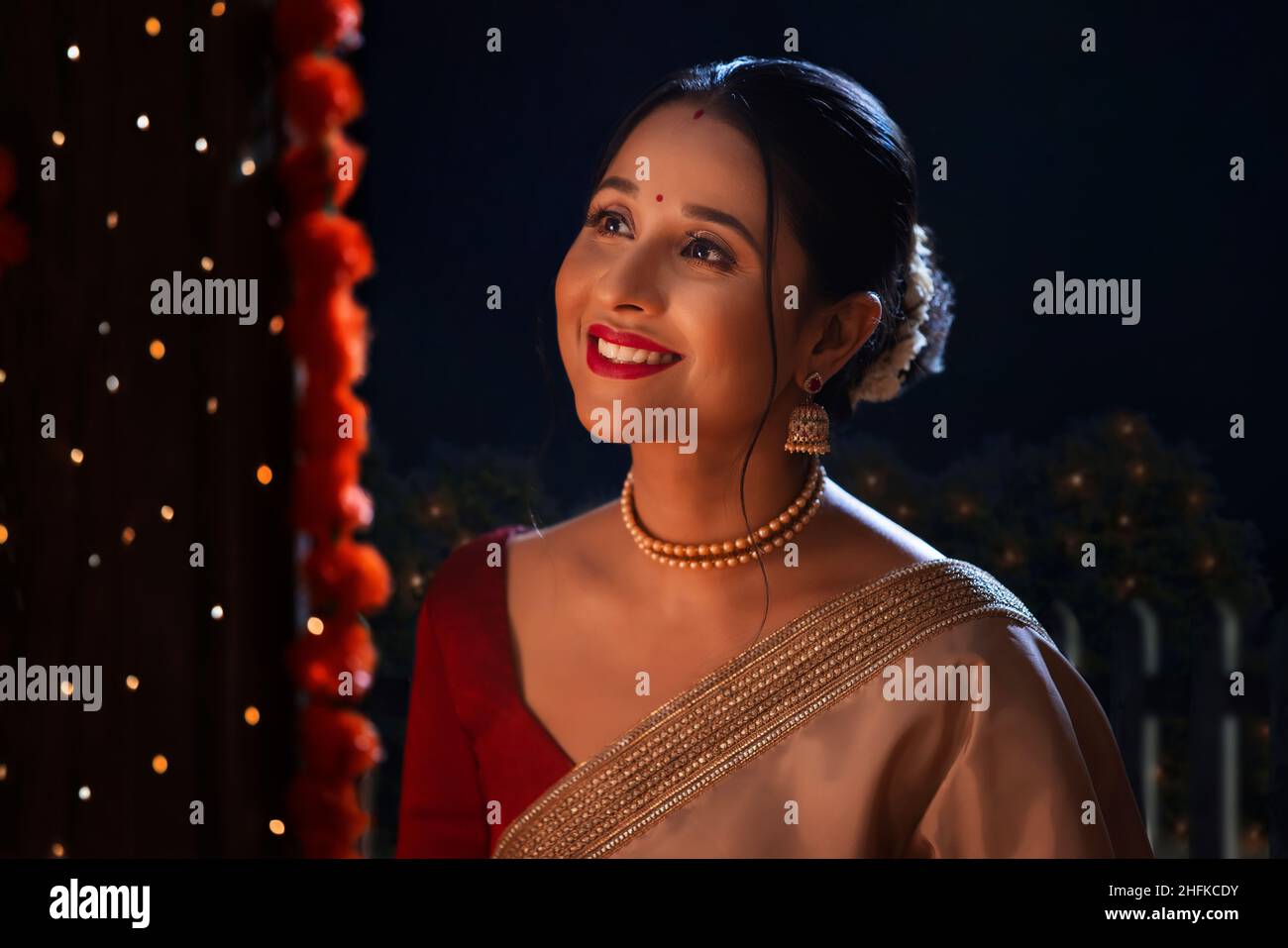 Beautiful indian lady in saree hi-res stock photography and images - Alamy