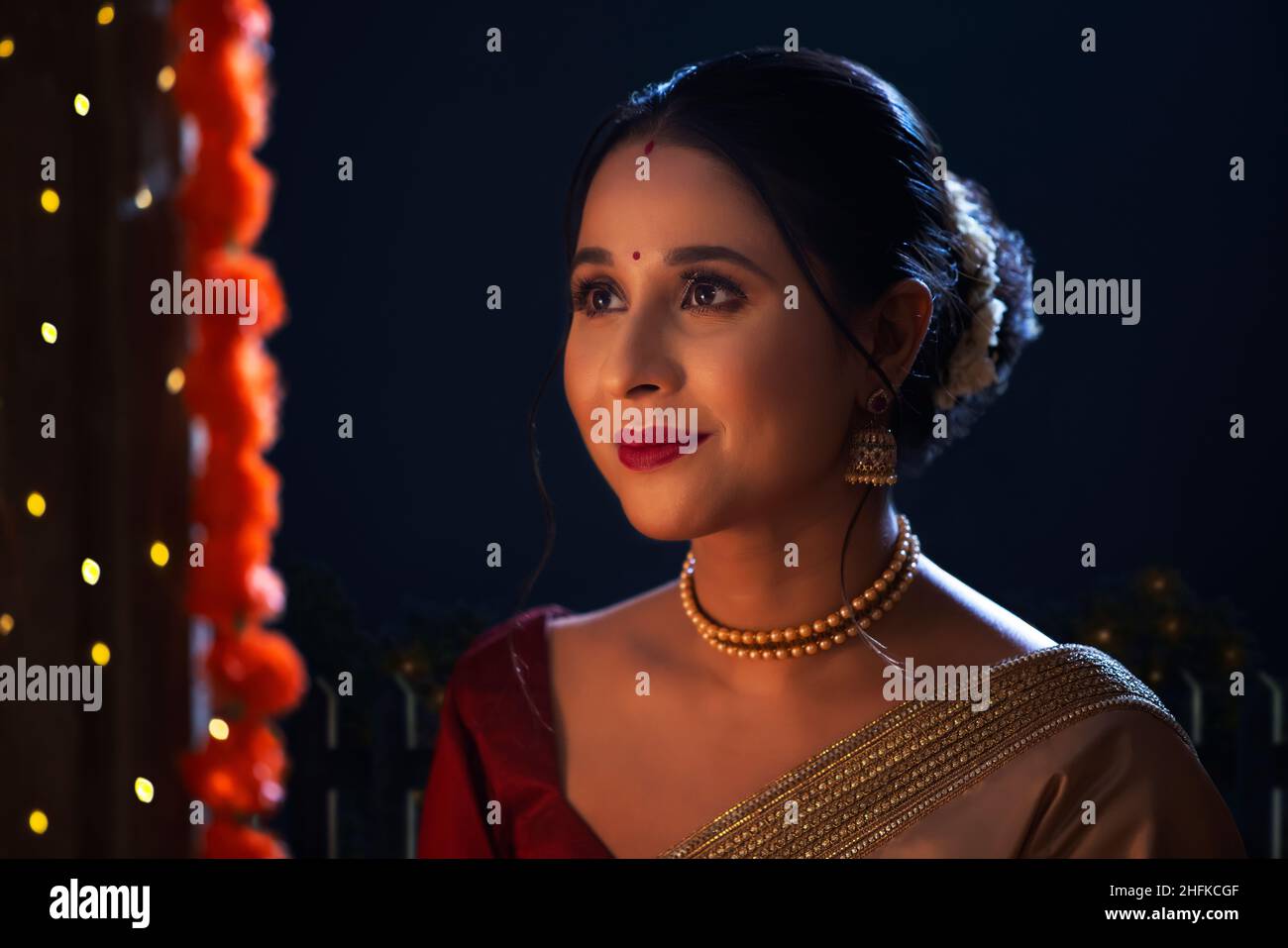 Beautiful indian lady in saree hi-res stock photography and images - Alamy