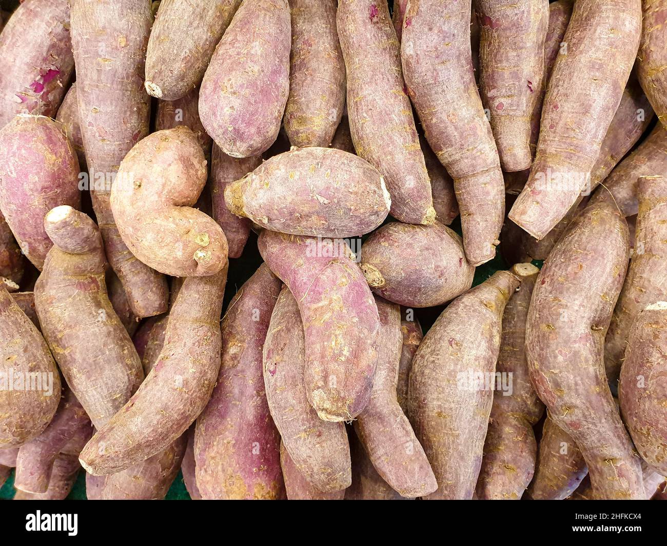 top view of sweet potato on supermarket shelf Stock Photo - Alamy