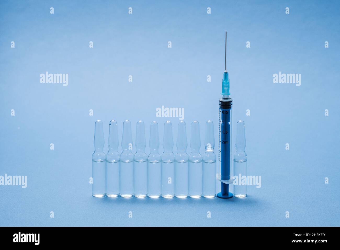 Medical ampoule vial hi-res stock photography and images - Alamy