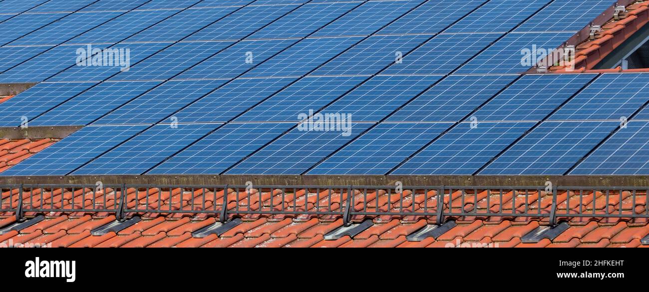 many solar panels on a roof Stock Photo - Alamy