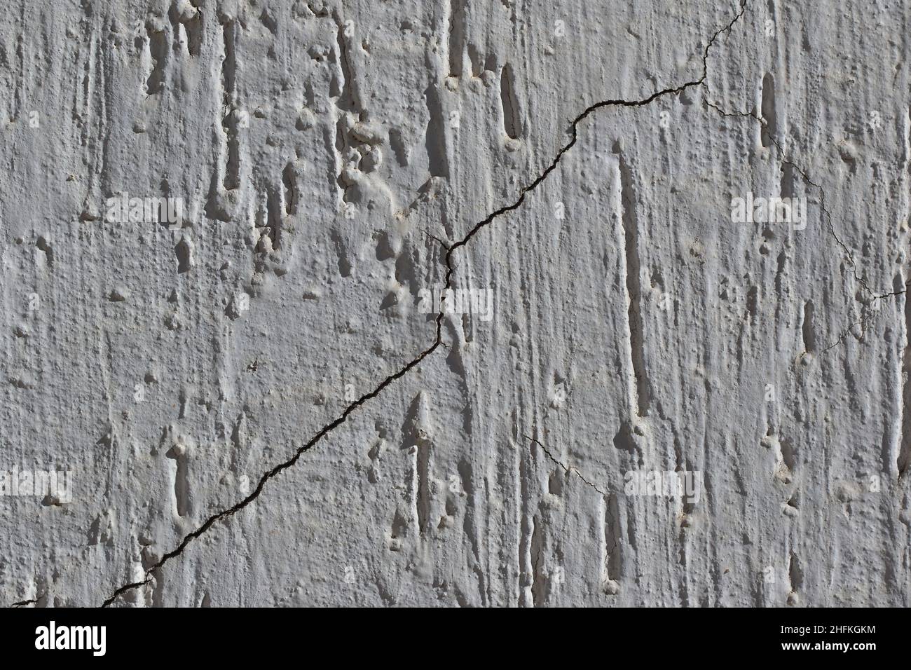 cracked exterior wall Stock Photo - Alamy