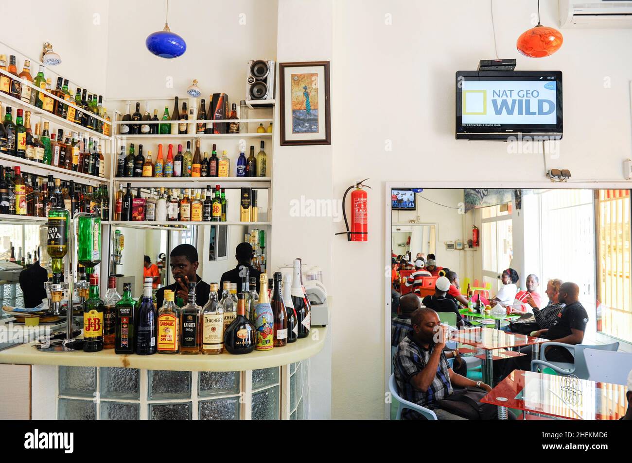 Pub barmann hi-res stock photography and images - Alamy