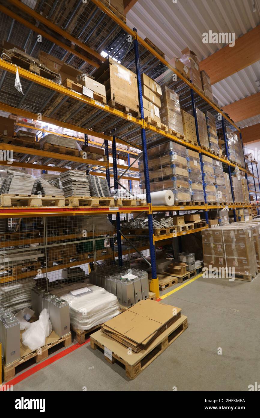 High rack warehouse hi-res stock photography and images - Alamy