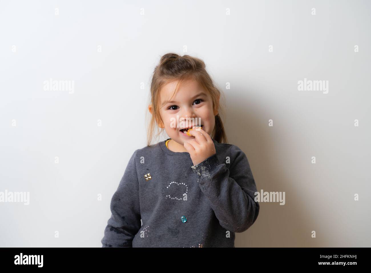 Close-up portrait of nice cute adorable lovely pretty sweet cheerful ...