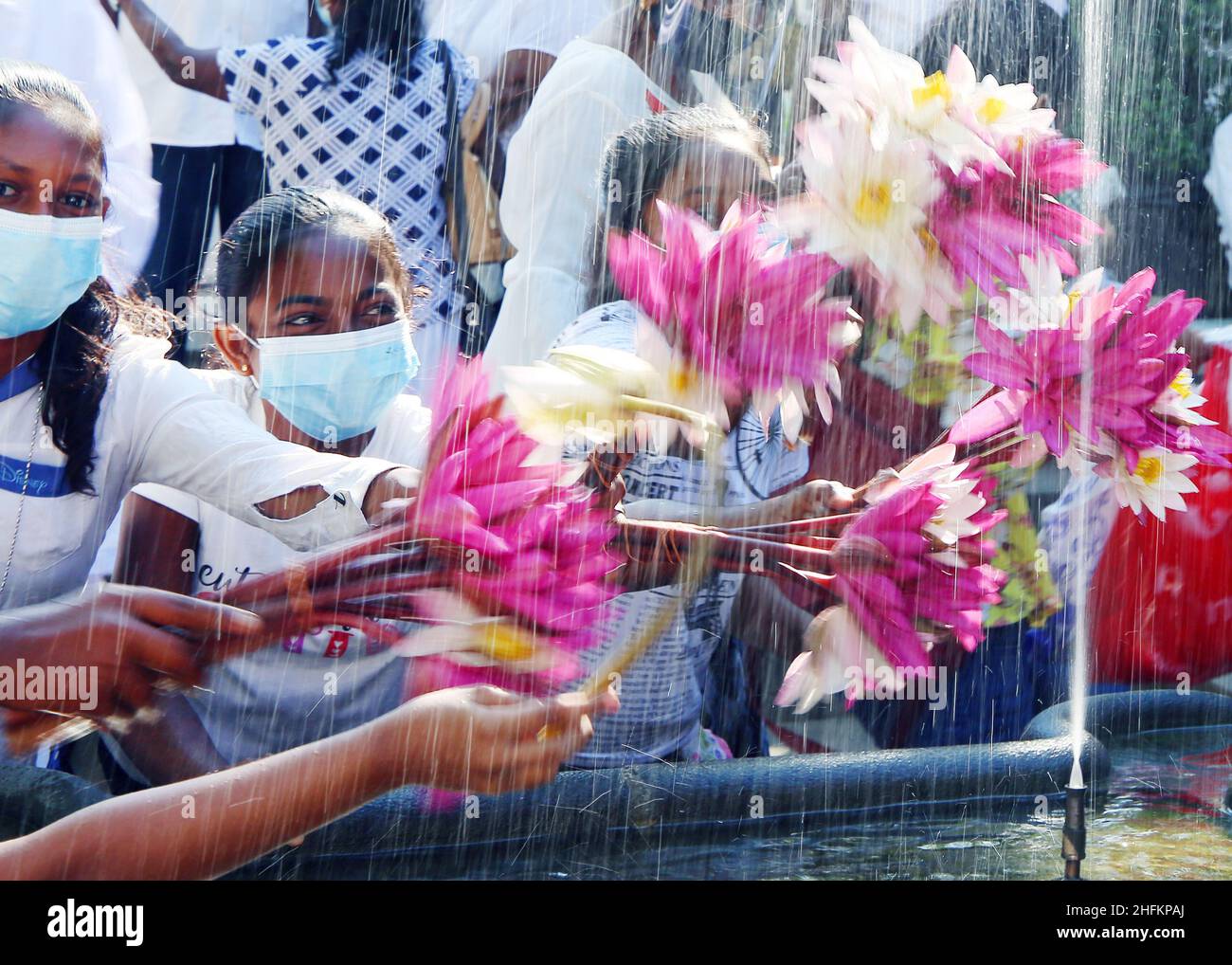 Colombo, Sri Lanka. 17th Jan, 2022. People celebrate the Full Moon Poya Day in Colombo, Sri ...