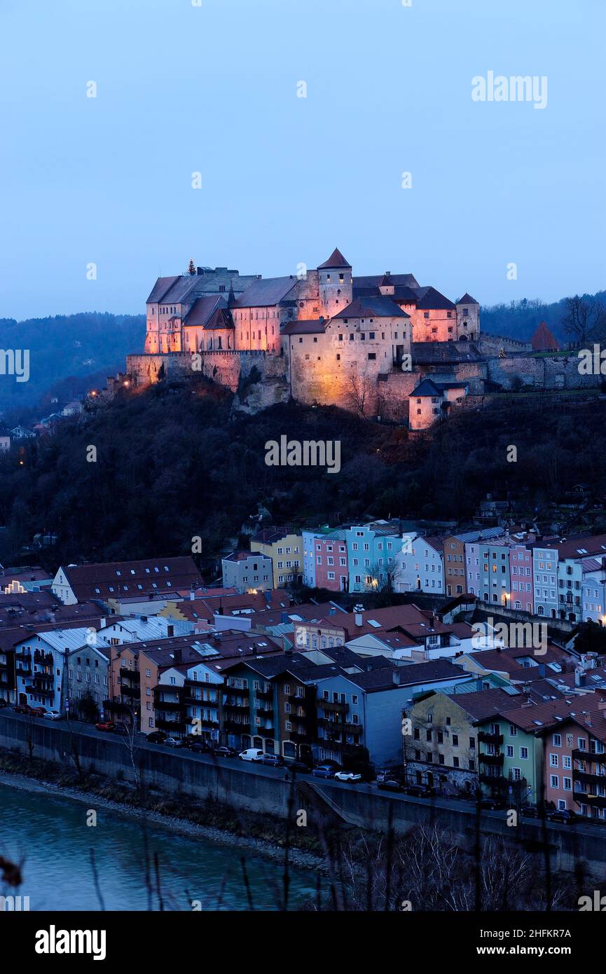 Burghausen castle bavaria night hi-res stock photography and images - Alamy