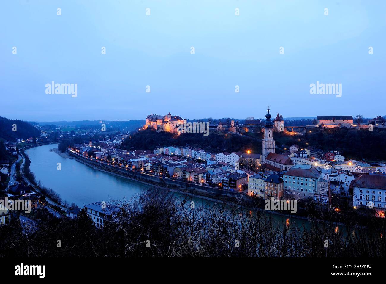 Burghausen castle bavaria night hi-res stock photography and images - Alamy