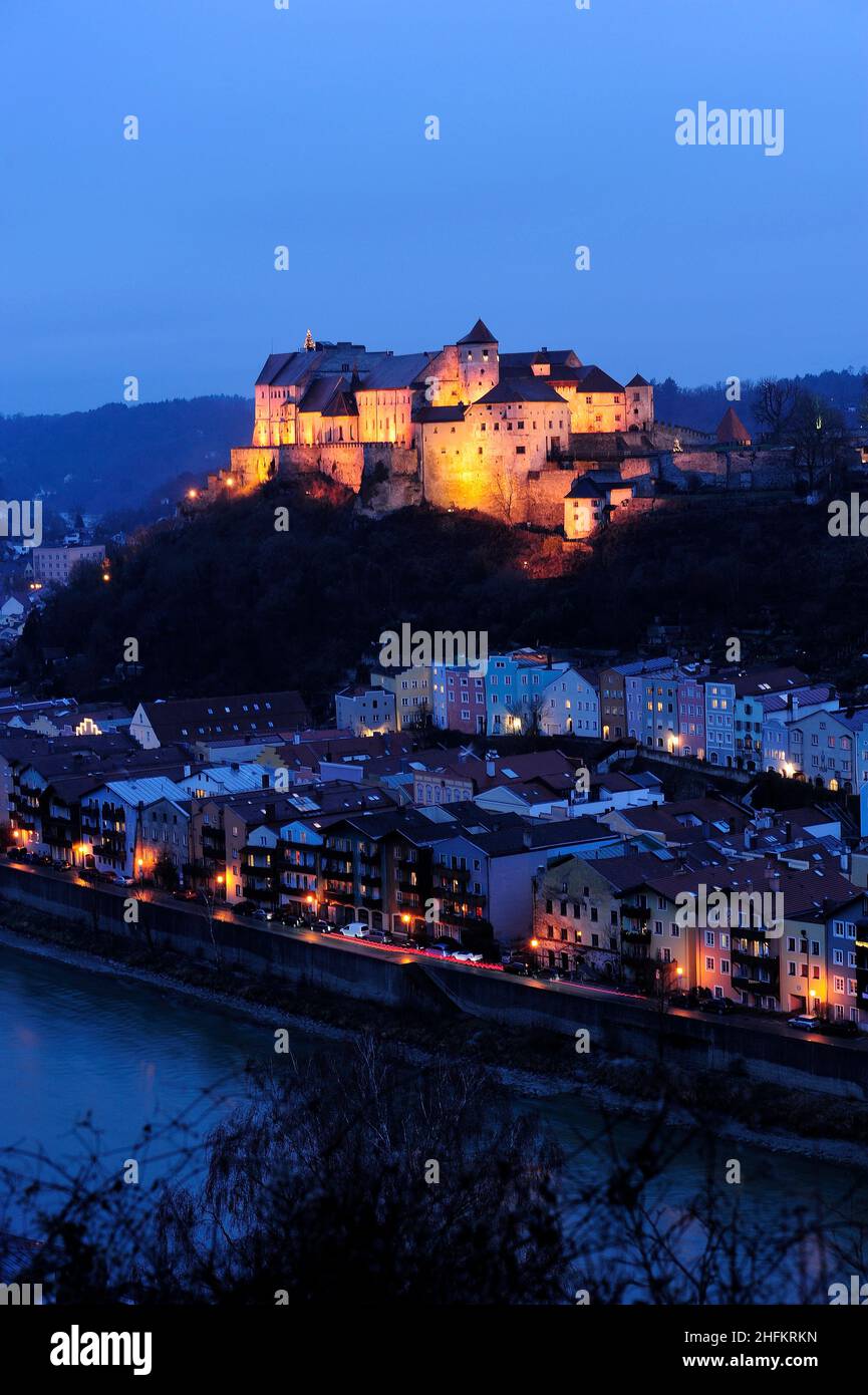Burghausen castle bavaria night hi-res stock photography and images - Alamy