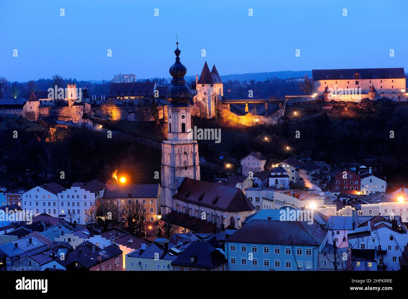 Burghausen castle bavaria night hi-res stock photography and images - Alamy