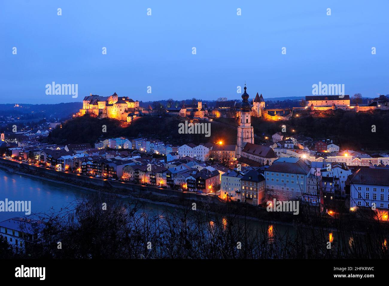 Burghausen castle bavaria night hi-res stock photography and images - Alamy